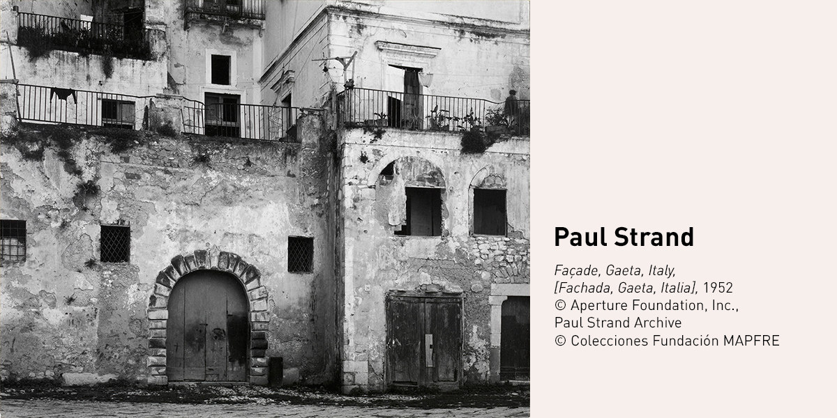 Photograph Façade, Gaeta by Paul Strand - Fundación MAPFRE