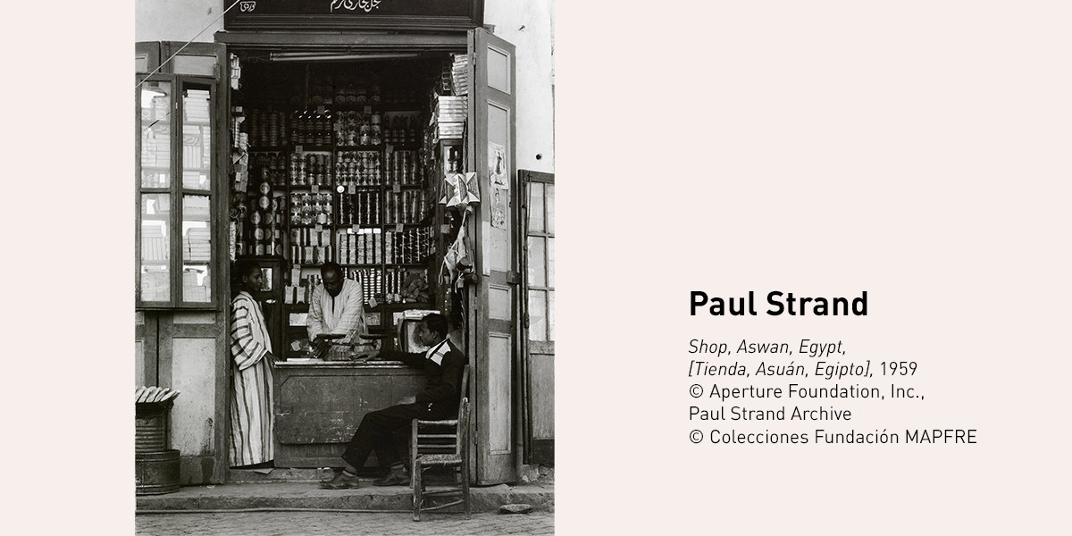 Photograph "Shop, Aswan, Egypt" by Paul Strand - Fundación MAPFRE