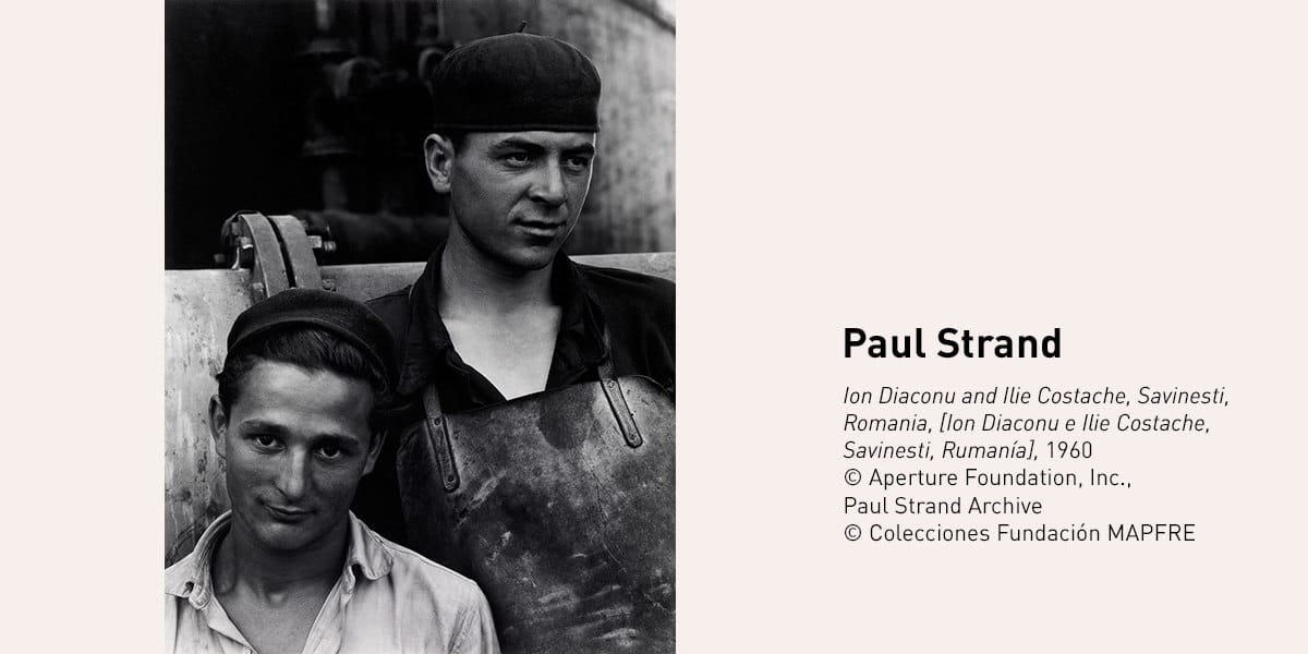 Photograph Ion Diaconu and Ilie Costache (Strand) - Fundación MAPFRE